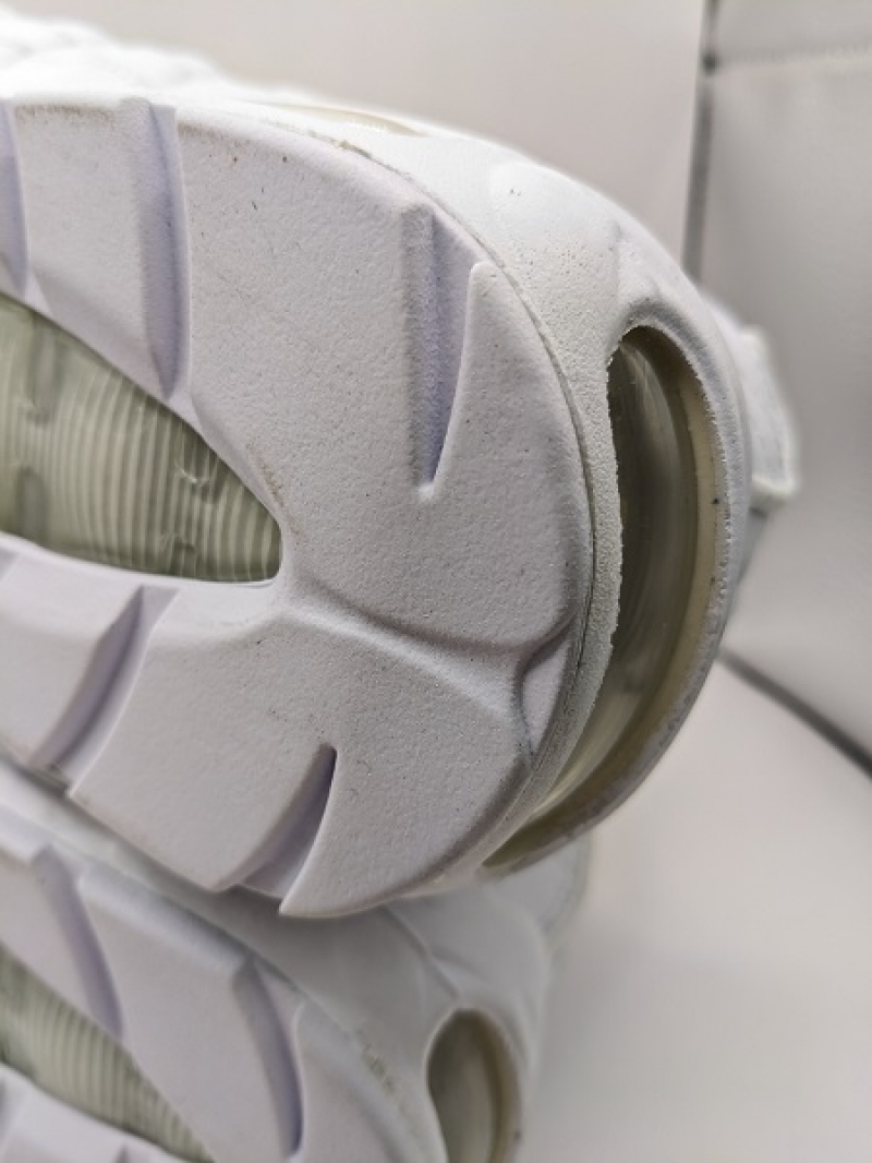 【やや傷や汚れあり】室内のみ使用 NIKE ナイキ エアマックス95エッセンシャル CT1268-100 トリプルホワイト 27.0cm ...